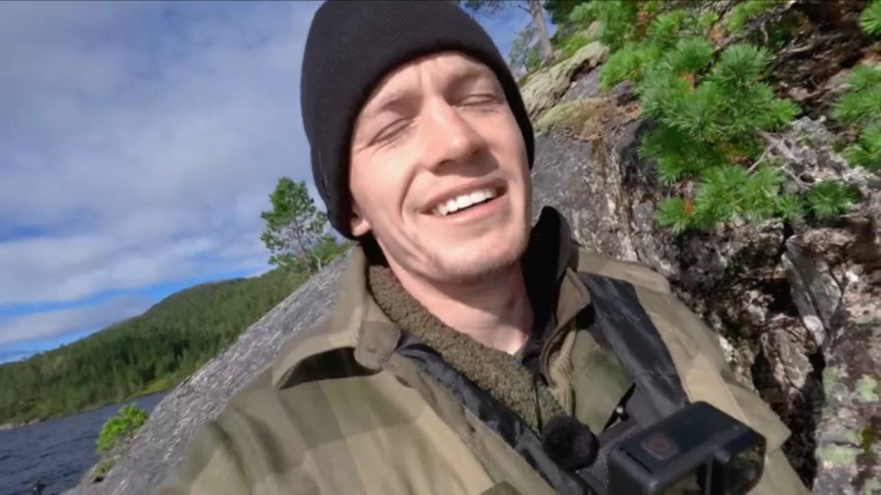 Video: Govert Sweep kan van de honger niet meer op zijn benen staan in ...