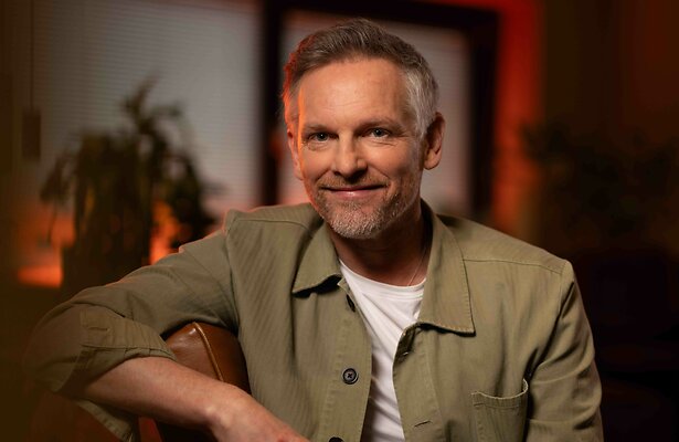 Barry Atsma maakt dramaserie 'Bennie' voor Videoland - TVgids.nl