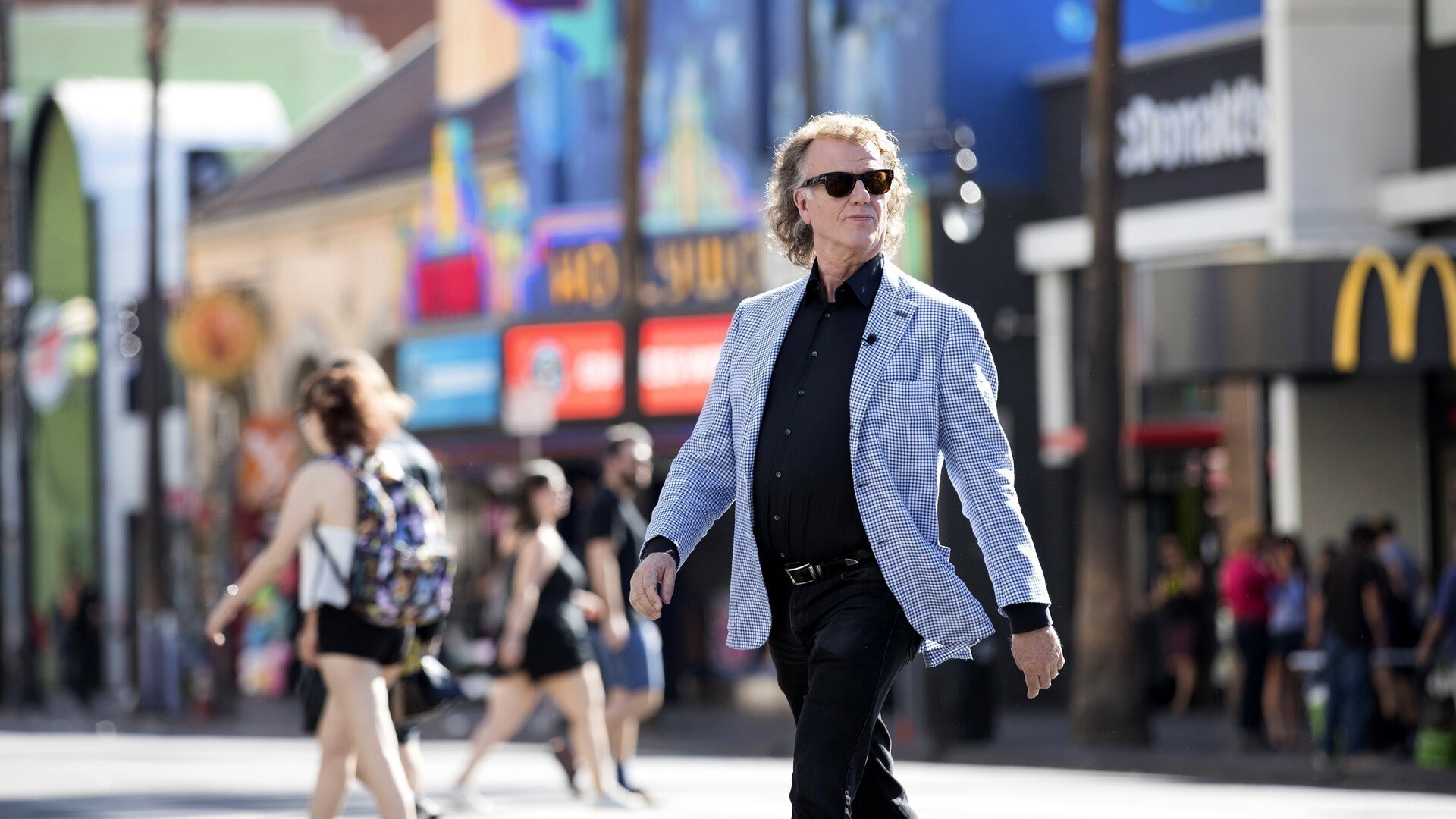 De laatste wals met zuster Leona in docuserie André Rieu: Welcome to my ...