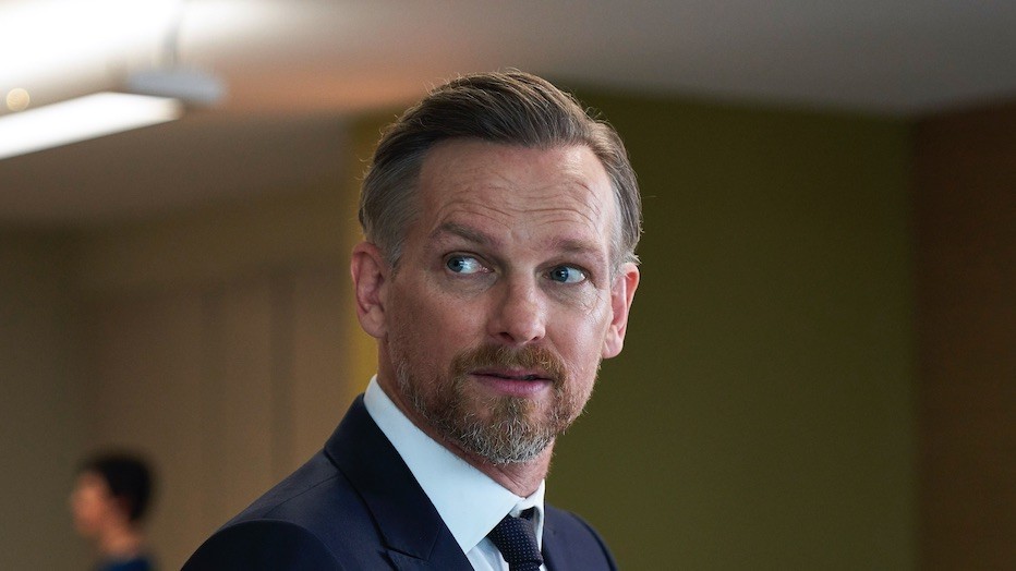 Barry Atsma ook in derde seizoen The Split - TVgids.nl