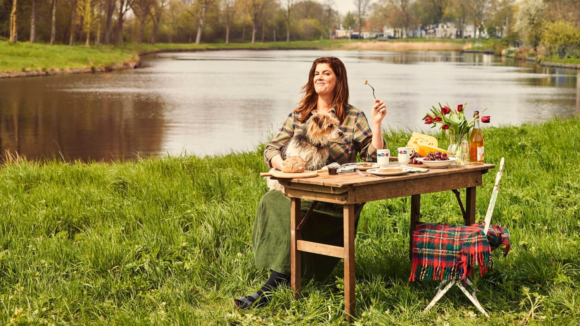 Yvette van Boven maakt in 't Gooi kennis met de duivenbitterbal - TVgids.nl