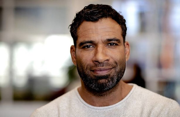 Acteur Edwin Jonker vindt casting Flikken Rotterdam tikje racistisch - TVgids.nl