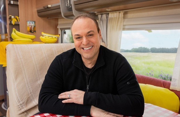 Frans Bauer haalt herinneringen op in Het Leukste van 45 Jaar Banansplit - TVgids.nl