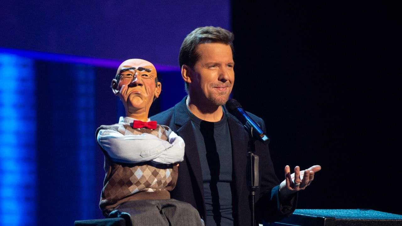Lach je rot met Jeff Dunham's Pandemic Holiday Special op Comedy ...