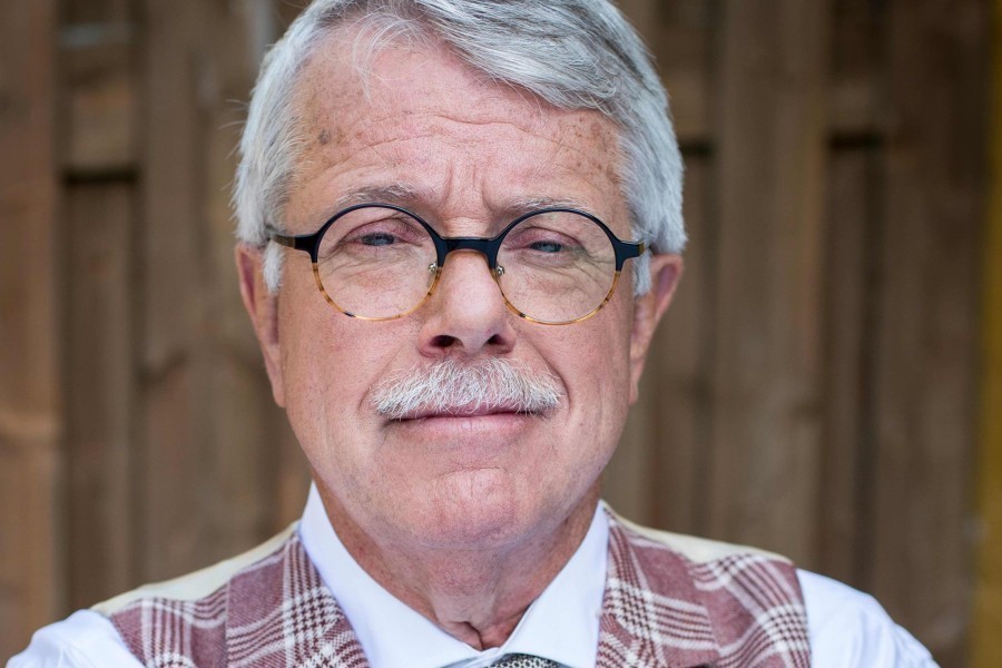 Mr. Frank Visser rijdt visite (Informatief, Juridisch) kijken - TVgids.nl