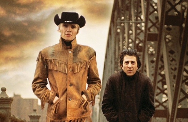 Jon Voight heeft geen succes als gigolo in Midnight Cowboy - TVgids.nl