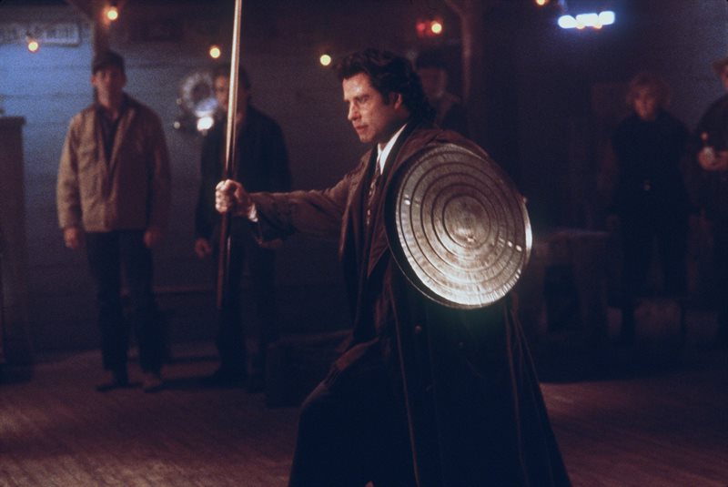 Michael: Engel John Travolta schudt de aarde op - TVgids.nl