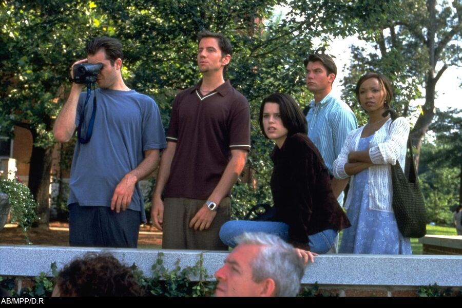 De gemaskerde moordenaar duikt in Scream 2 weer eens op - TVgids.nl