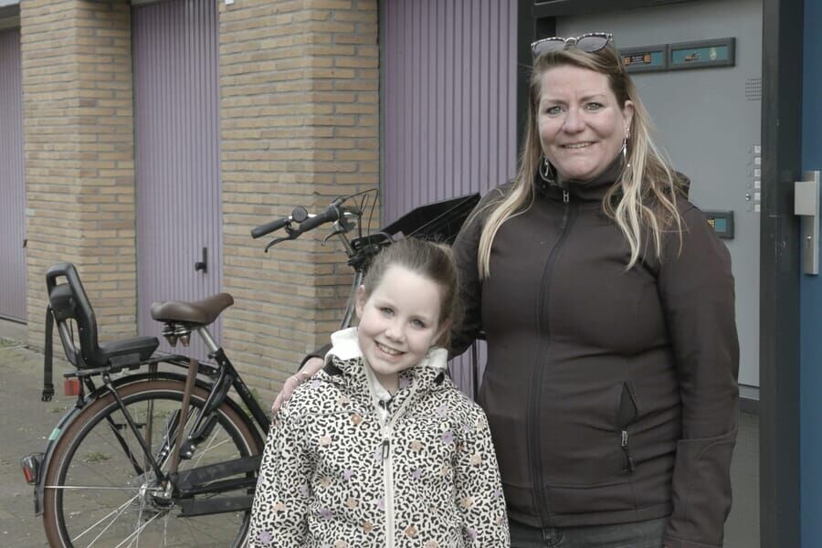 Lianne en haar dochter Senna verruilen Gouda voor Curaçao in nieuw ...