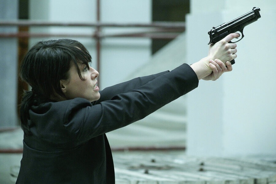 Wesley Snipes vermoordt de verkeerde in The Contractor - TVgids.nl