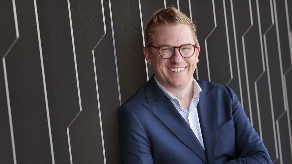 Jaïr Ferwerda leerde interviewen van Barend en Van Dorp - TVgids.nl