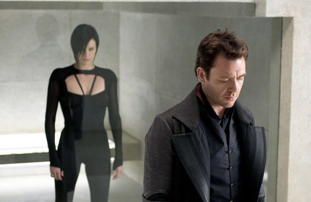 Aeon Flux: Charlize Theron als superheldin in Aeon Flux - TVgids.nl