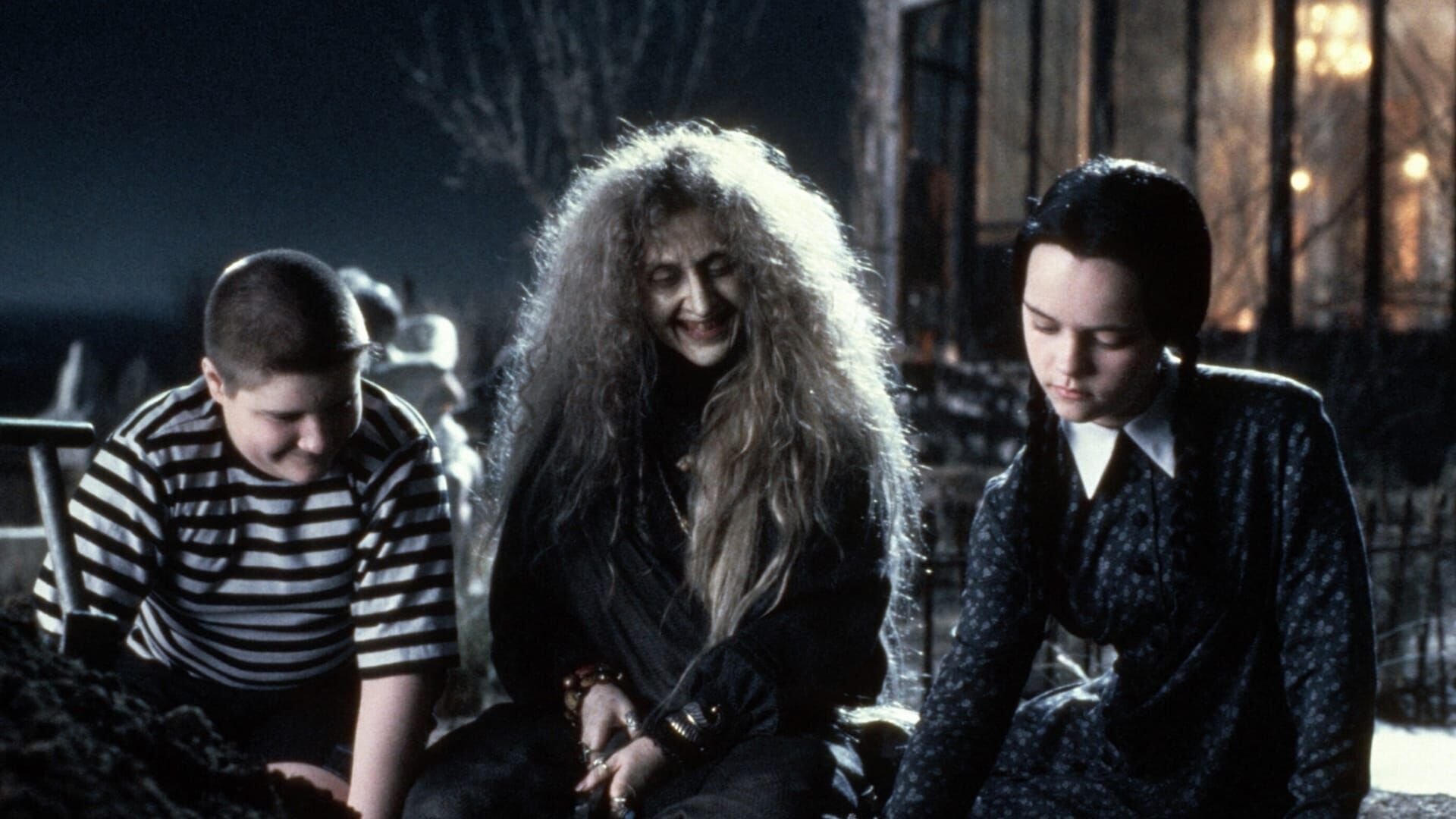 Pugsley en Wednesday krijgen er een broertje bij in Addams Family ...