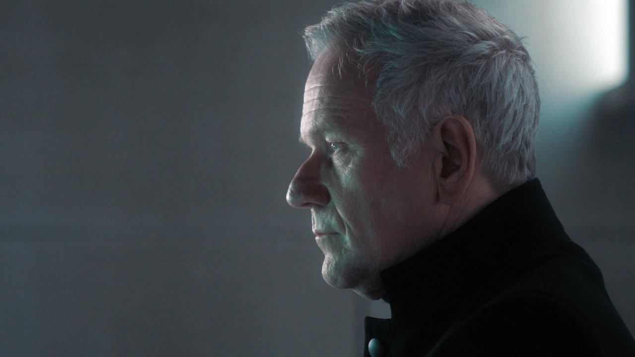 Melody Klaver houdt Ronald Top in de gaten in Arcadia - TVgids.nl