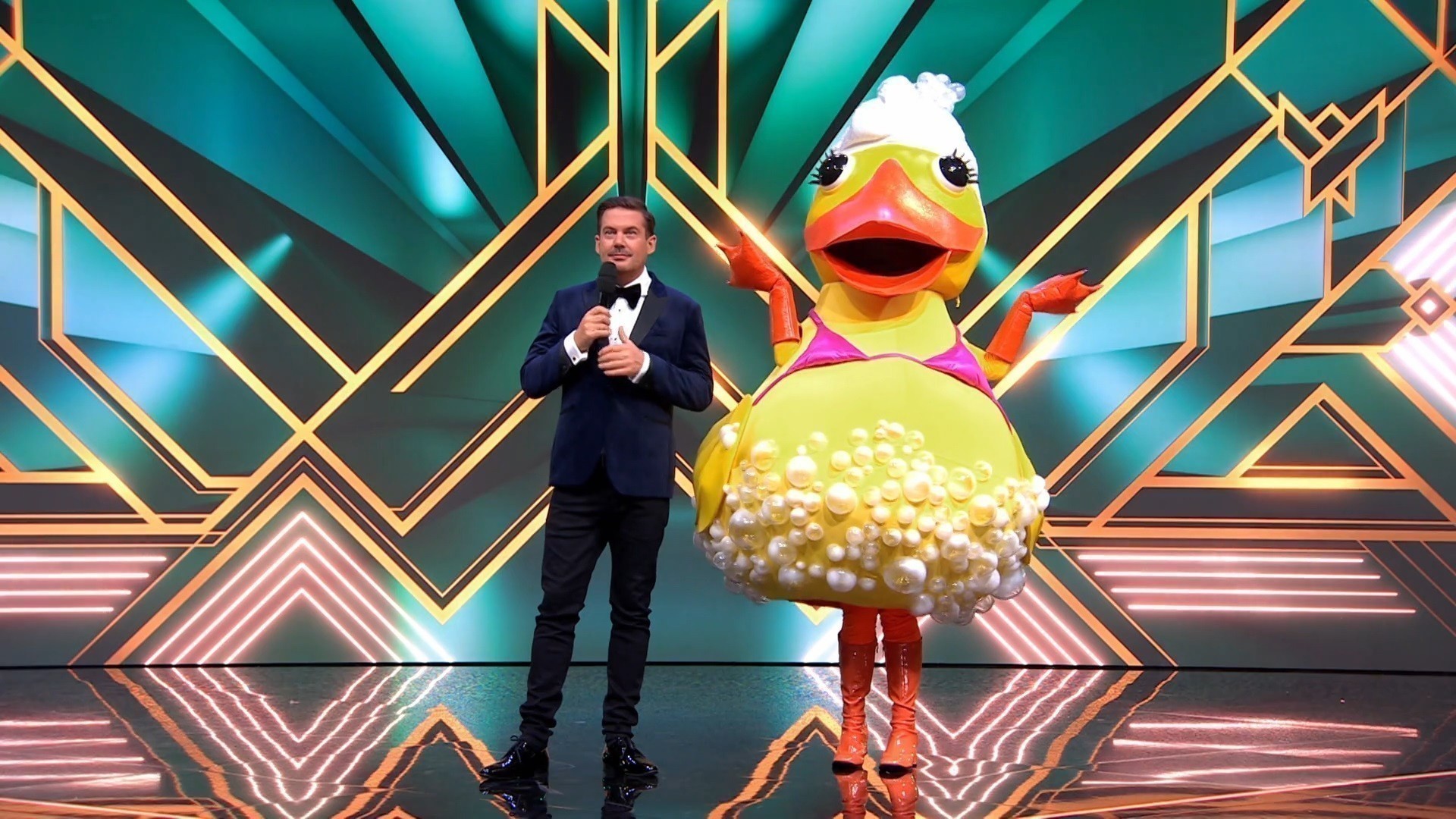 Masked Singer-kijkers ergeren zich aan ‘onmogelijke’ hints - TVgids.nl
