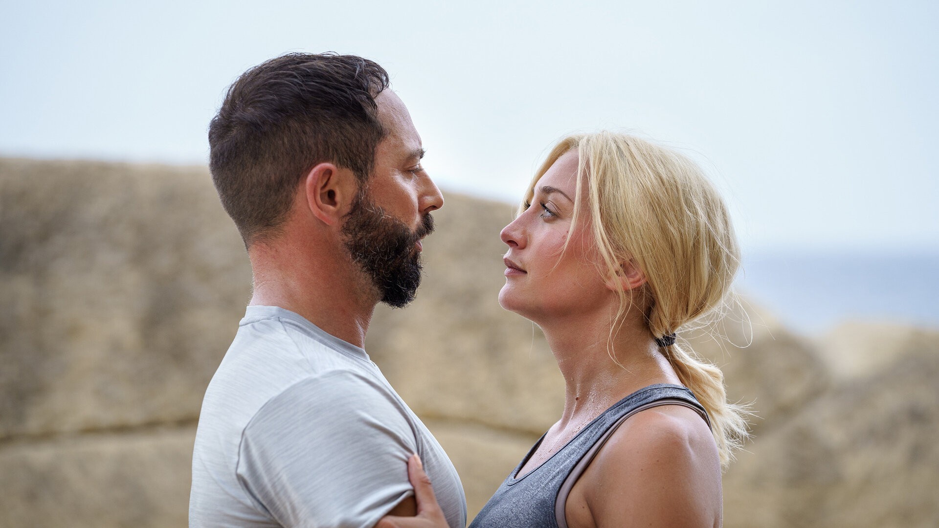 Bea laat de frauduleuze Peder niet los in Blinded - TVgids.nl