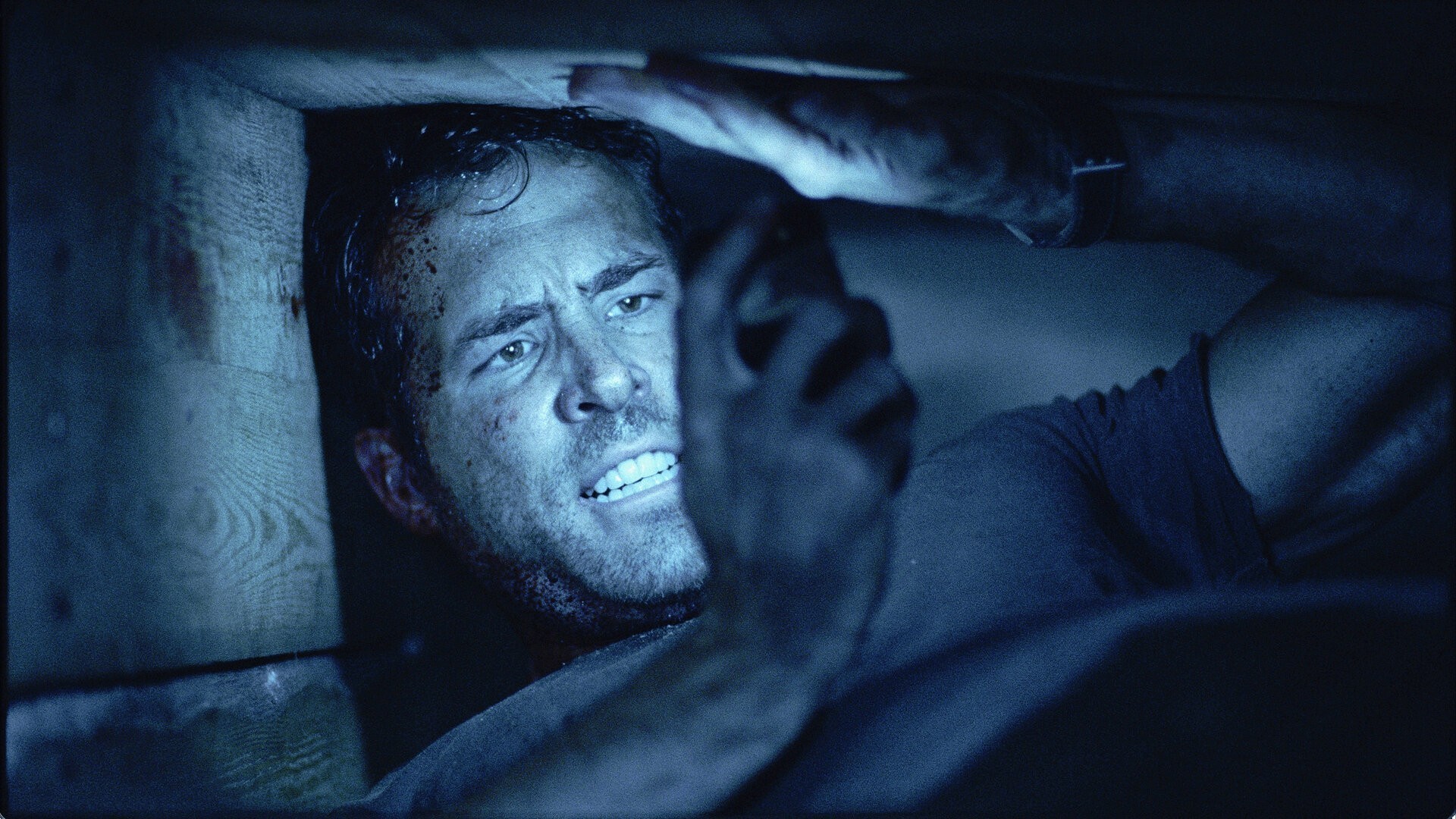 Ryan Reynolds is levend begraven in Buried - TVgids.nl