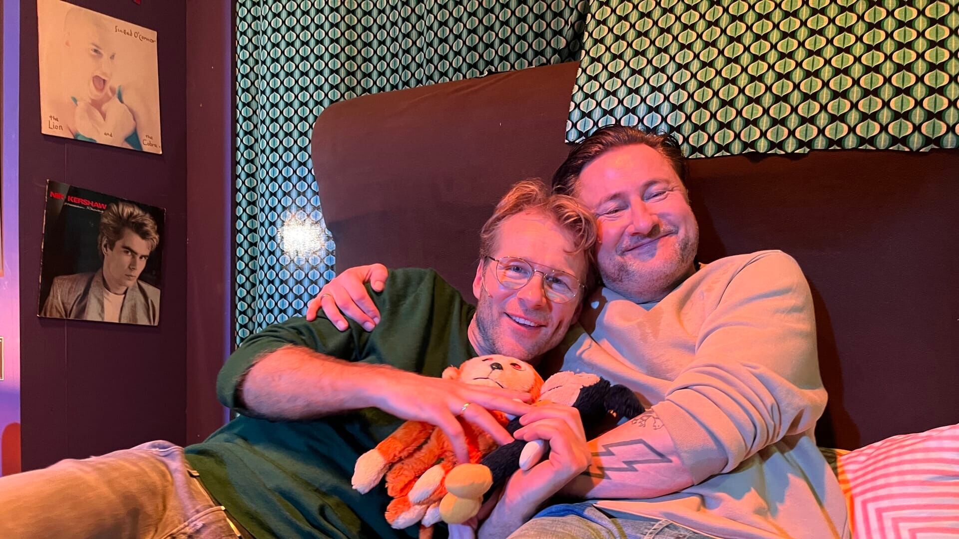 Dennis Weening en Leo Alkemade komen terecht in hun eigen tienerkamer ...