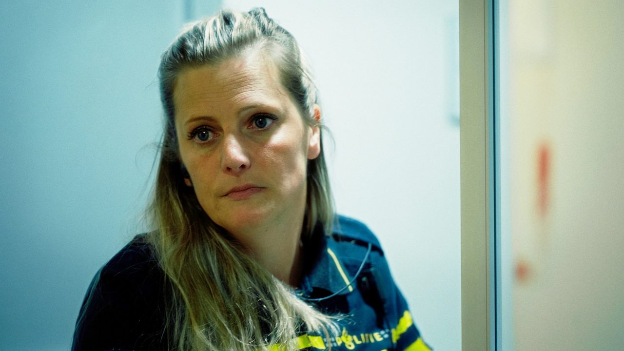Kijk mee met het werk van agentes May en Denise in documentaireserie ...