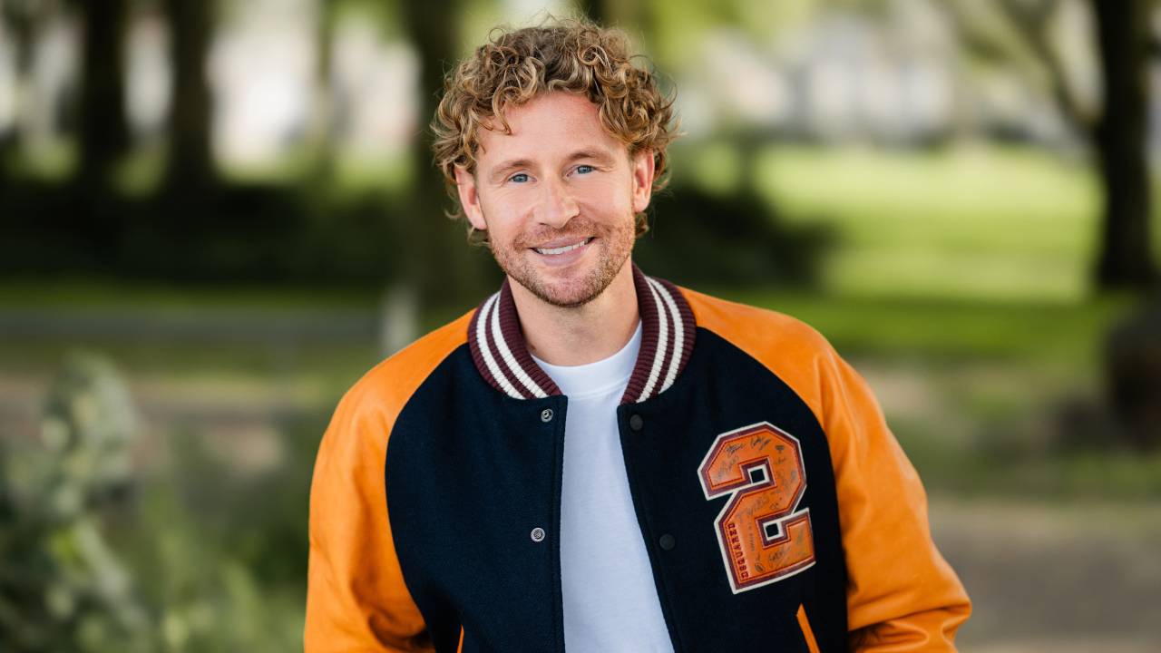 Ewout Genemans stelt agenten uit Bureau Maastricht voor - TVgids.nl