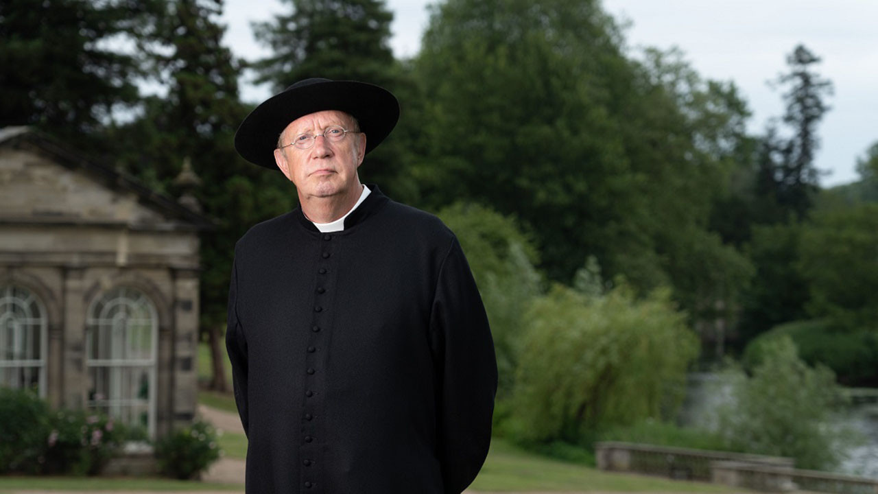 De populaire serie Father Brown is terug bij BBC First voor het elfde ...