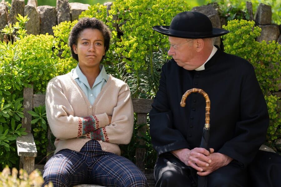 Brenda krijgt in Father Brown een brief van een kluizenaar - TVgids.nl
