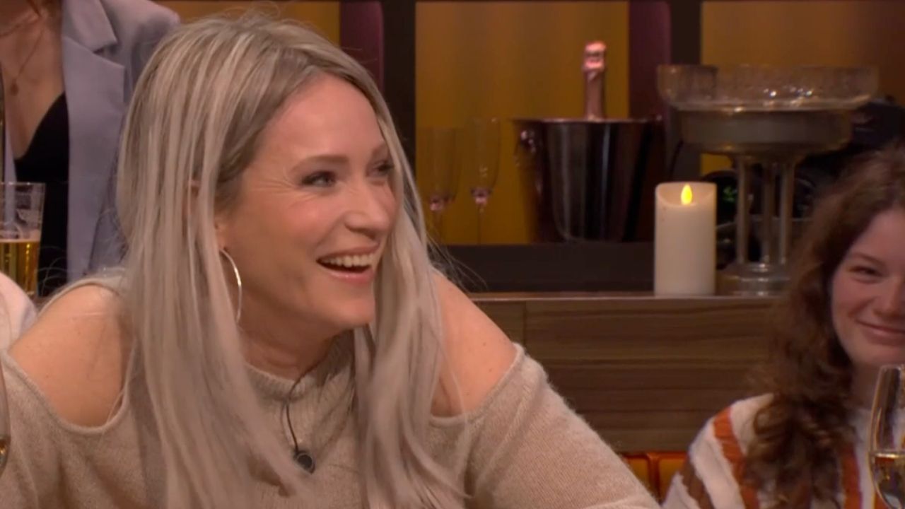 De Oranjezondag: Hélène Hendriks zorgt voor slappe lach met deze ...