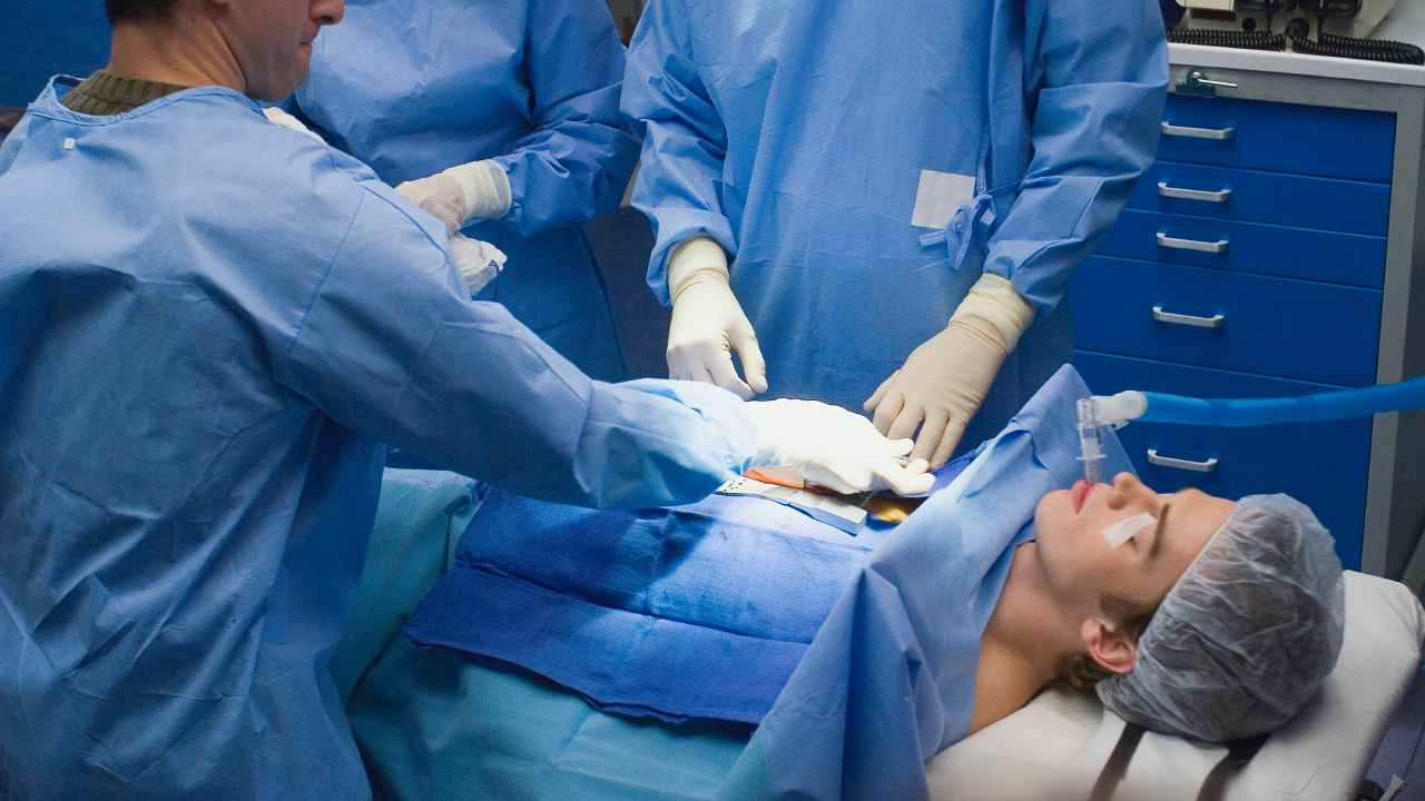 Hayden Christensen is in Awake bij kennis tijdens een hartoperatie ...