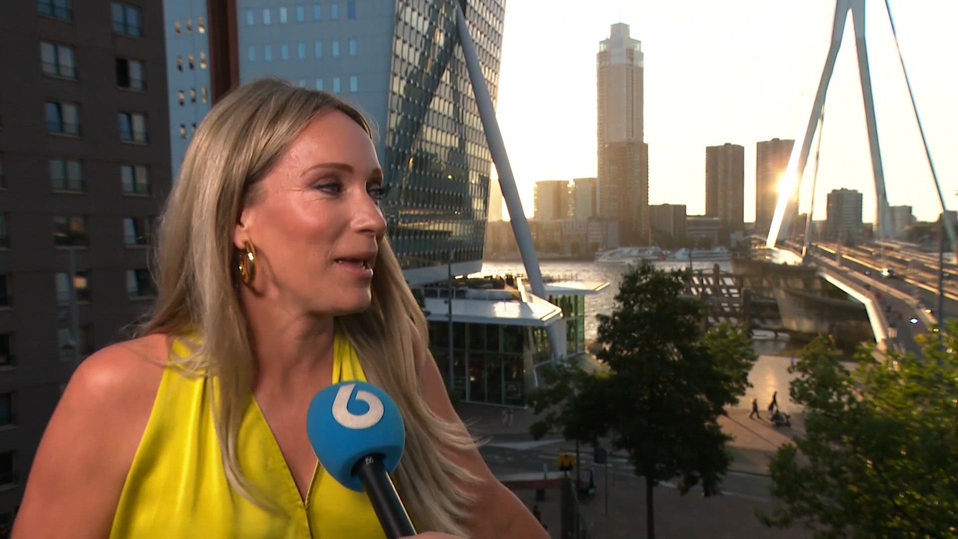 Hélène Hendriks open over toekomst met 22 jaar oudere partner - TVgids.nl