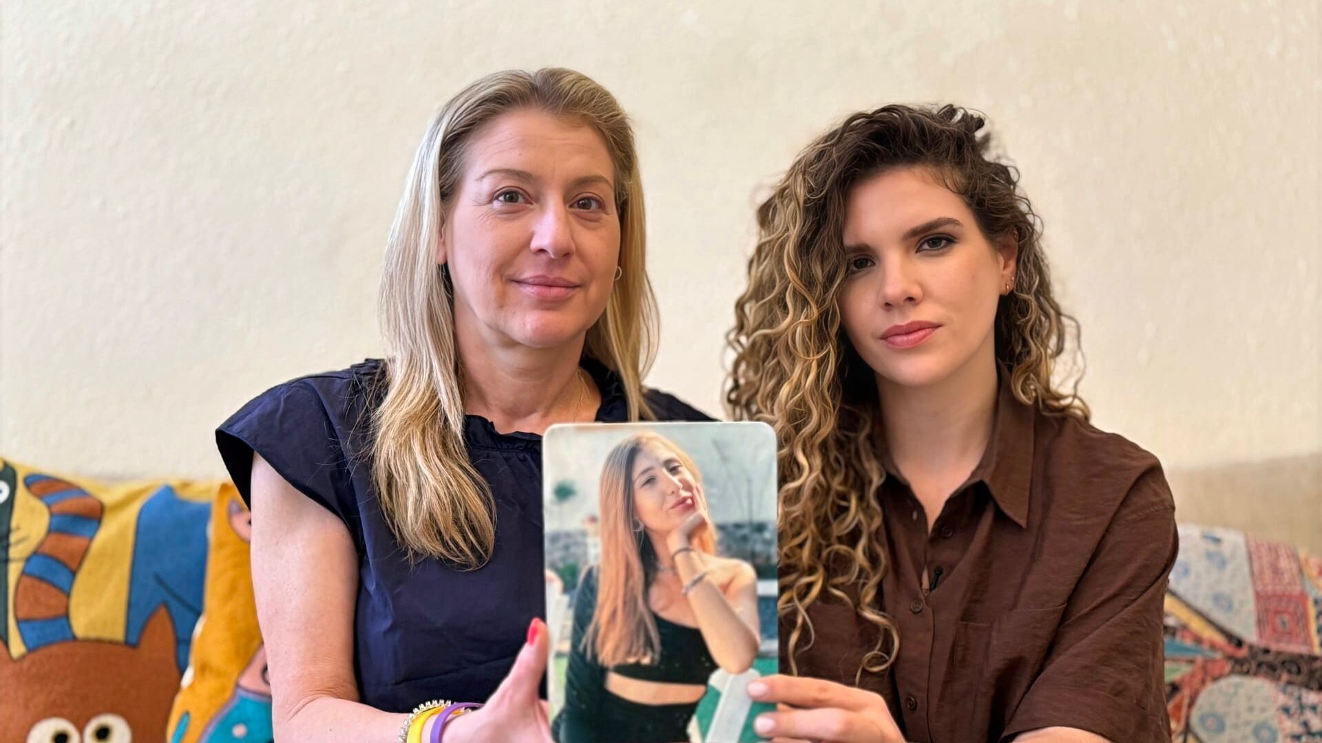 Rachel Rosier probeert antwoord te krijgen op haar vragen over het ...