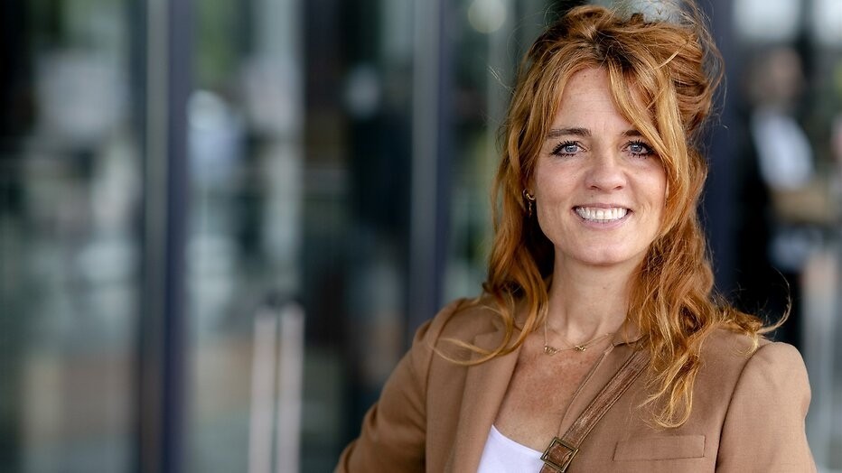 Ilse Warringa hint nu al op tweede seizoen Voetbalouders - TVgids.nl