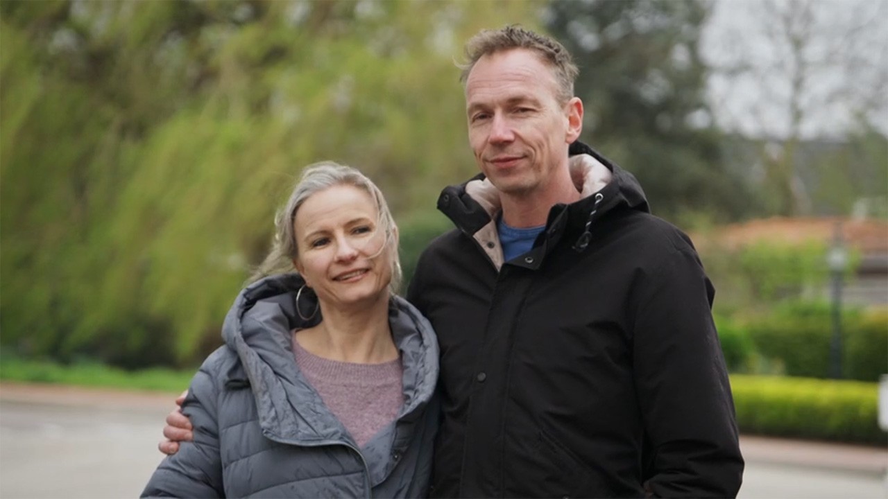 Hilariteit om stopwoordje van stel in Kopen Zonder Kijken - TVgids.nl