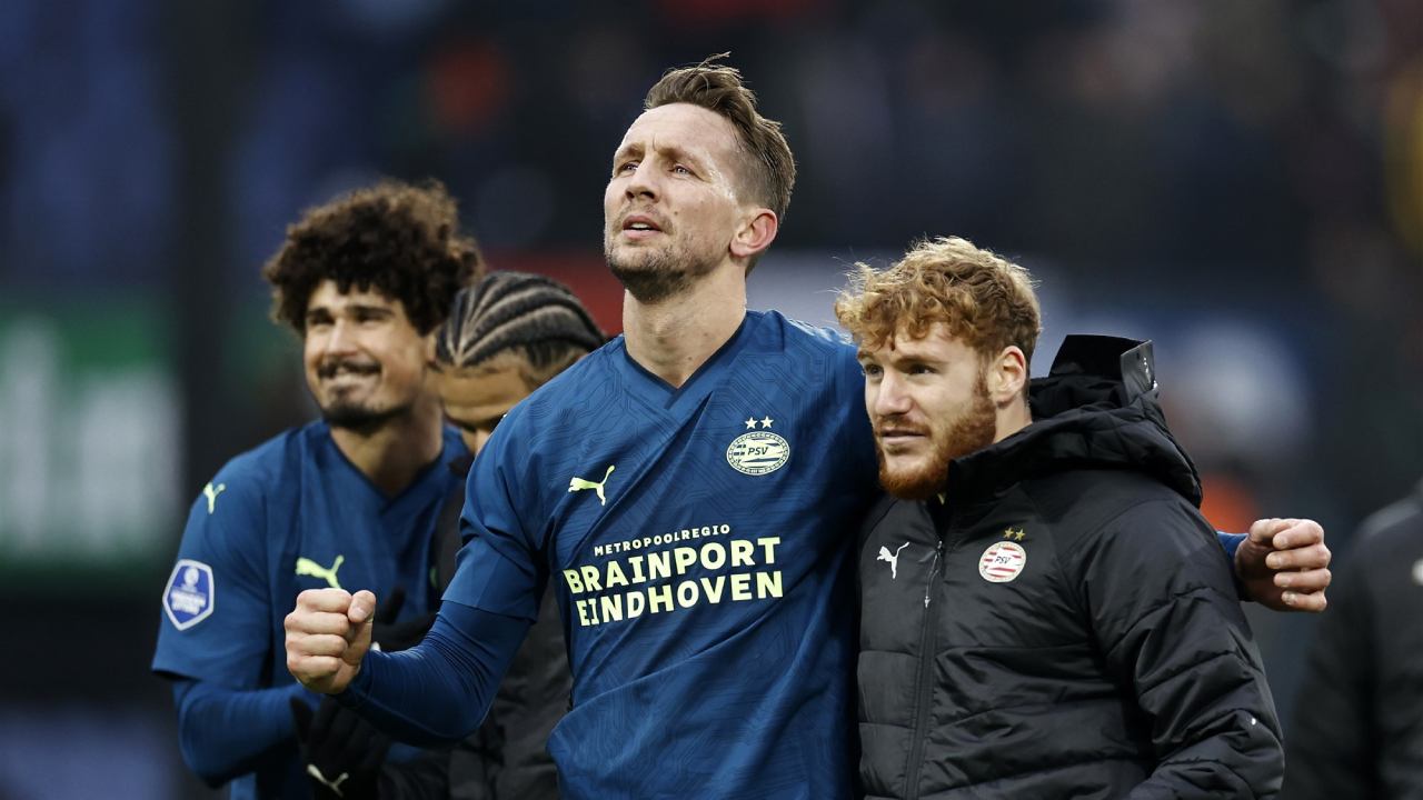 PSV sluit de groepsfase van de UEFA Champions League af tegen Arsenal ...