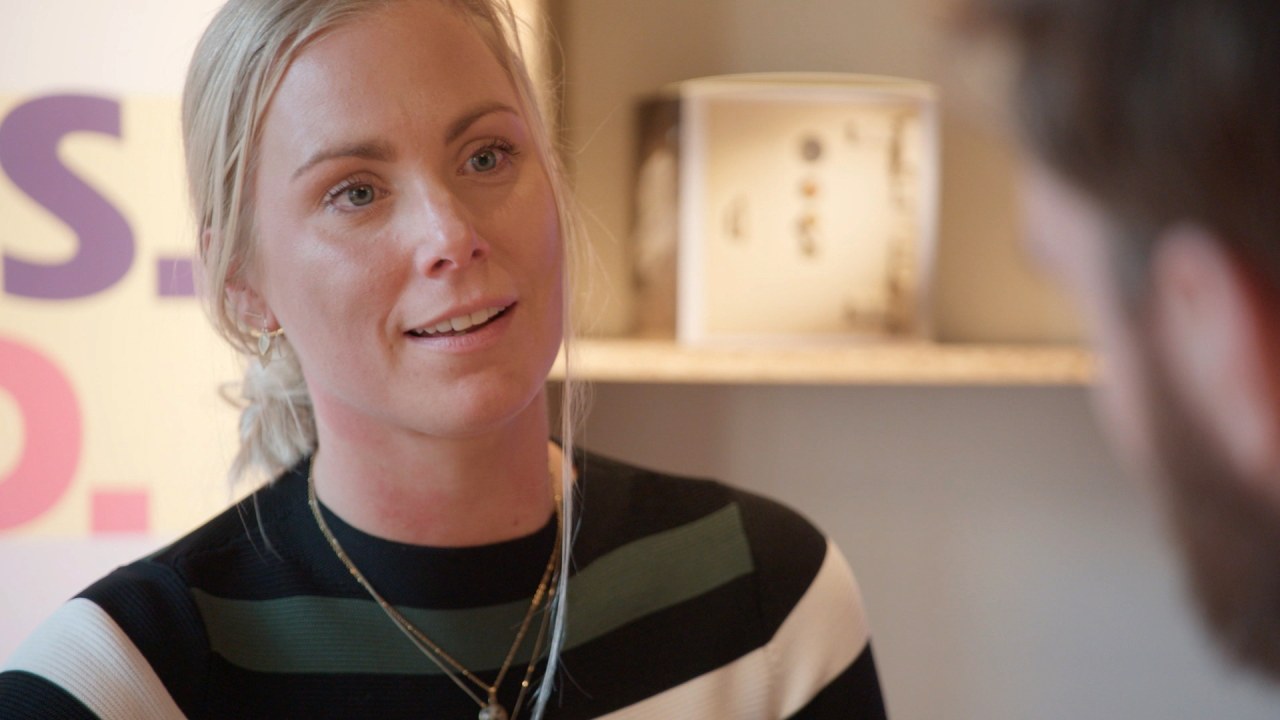 Maaike zorgt voor ontroering bij Over Mijn Lijk-presentator Tim Hofman ...