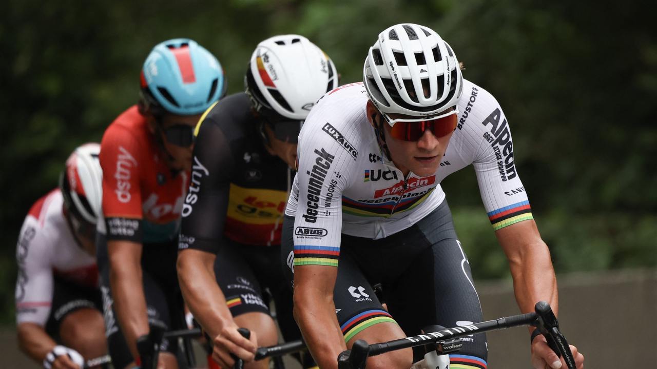 Mathieu van der Poel gaat voor goud tijdens de Olympische wegwedstrijd ...