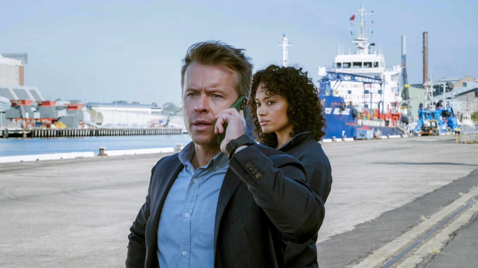 Dokter Roy krijgt in NCIS: Sydney te maken met een gijzeling in een ...