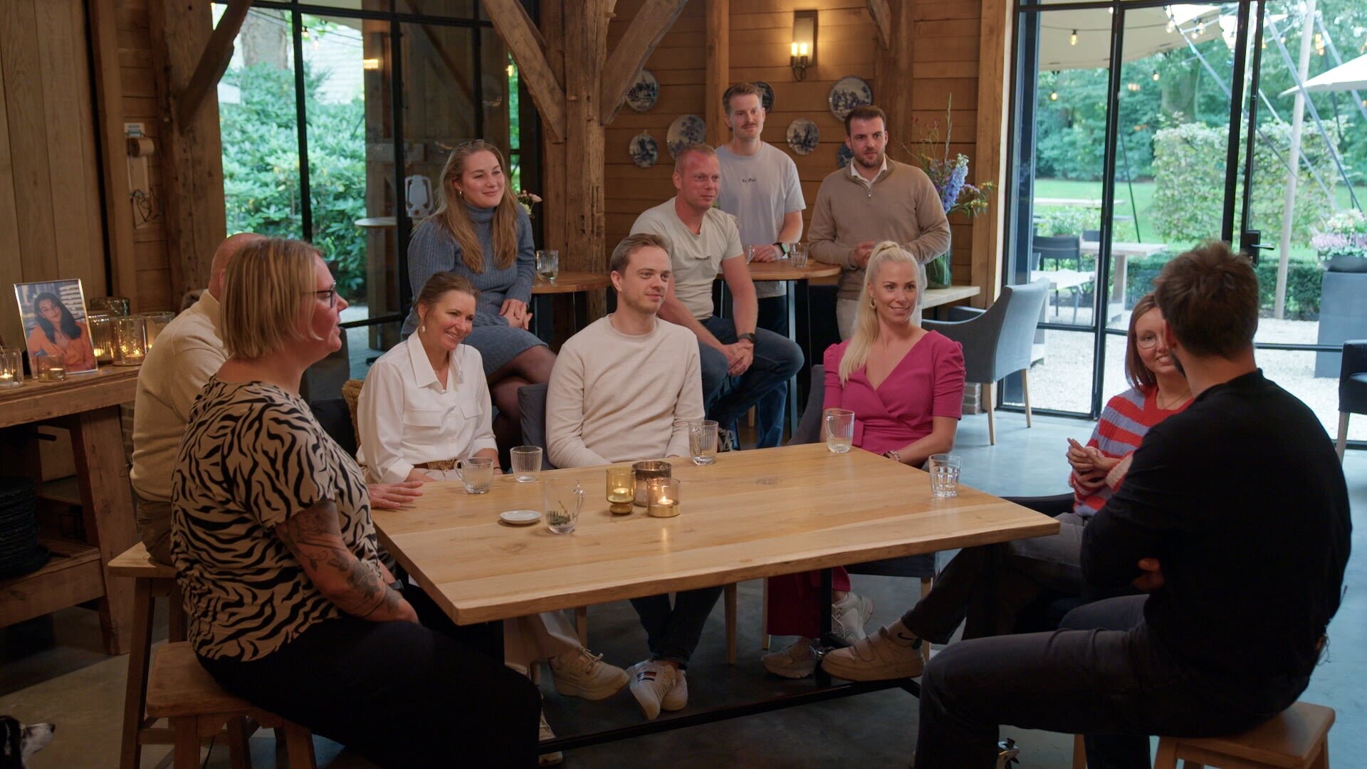 Op deze datum zie je Over Mijn Lijk De Reünie met Tim Hofman op televisie - TVgids.nl