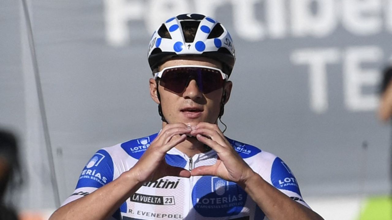Remco Evenepoel gaat voor goud tijdens wielerkoers Parijs - Nice 2024 ...