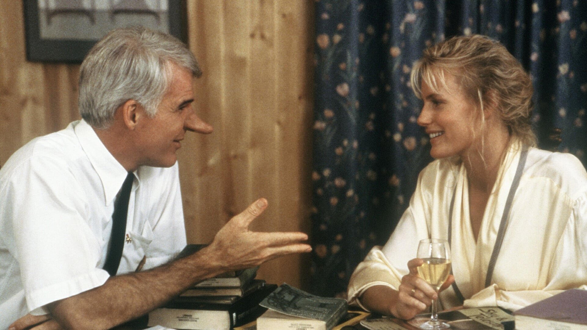 Steve Martin trekt een lange neus in Roxanne - TVgids.nl