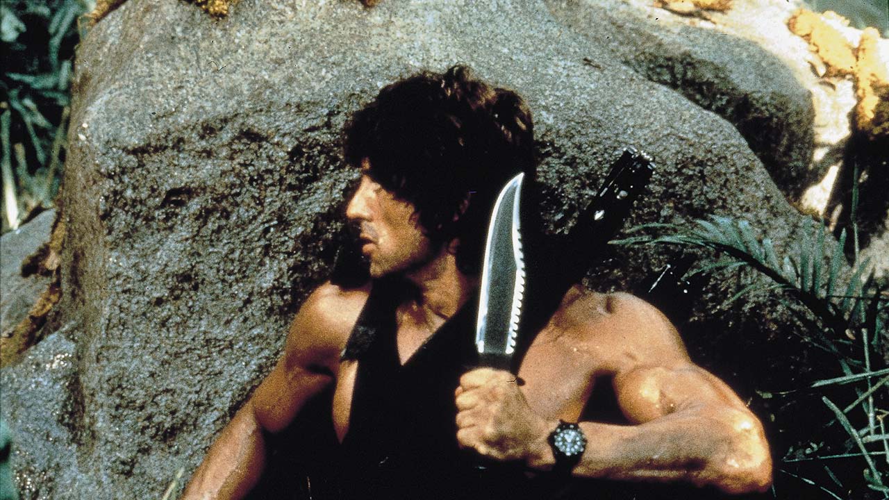 Sylvester Stallone moet zien te overleven in de jungle in Rambo: First ...