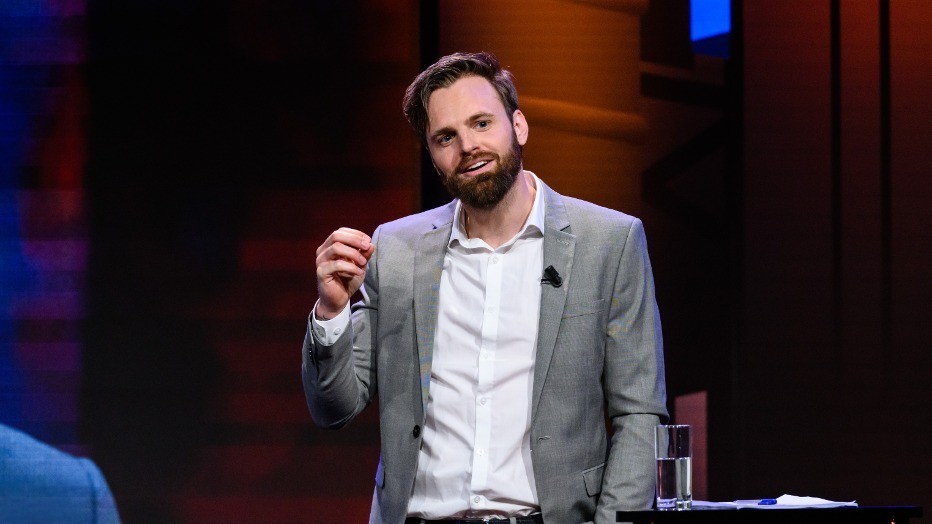 Tim Hofman te gast in nieuw seizoen College Tour - TVgids.nl