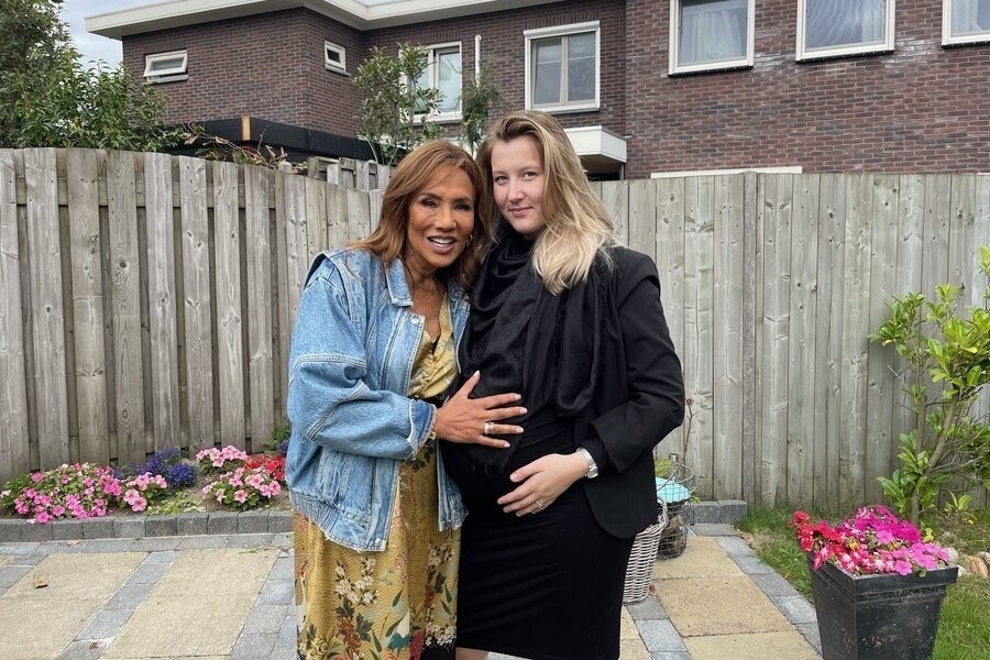 Patty Brard is terug in Vier Handen Op Eén Buik - TVgids.nl