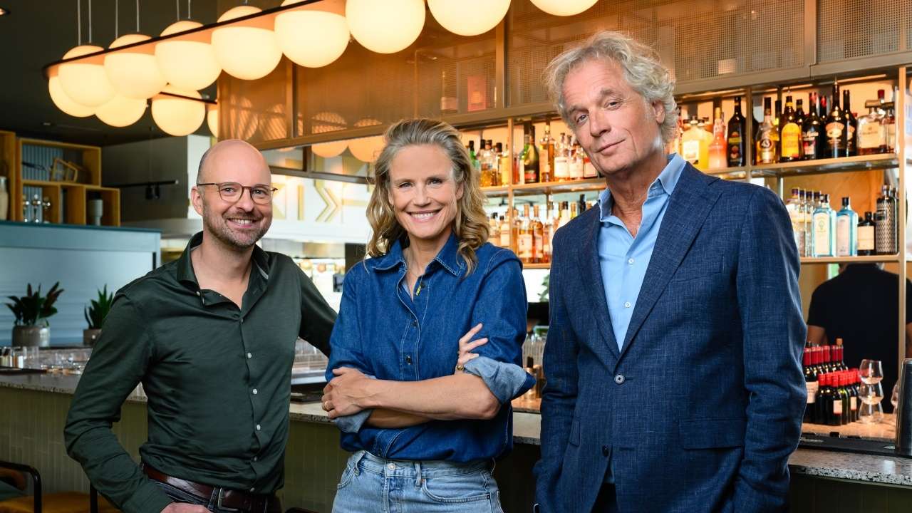 Dit programma vervangt Bar Laat op NPO1, vanaf maandag - TVgids.nl