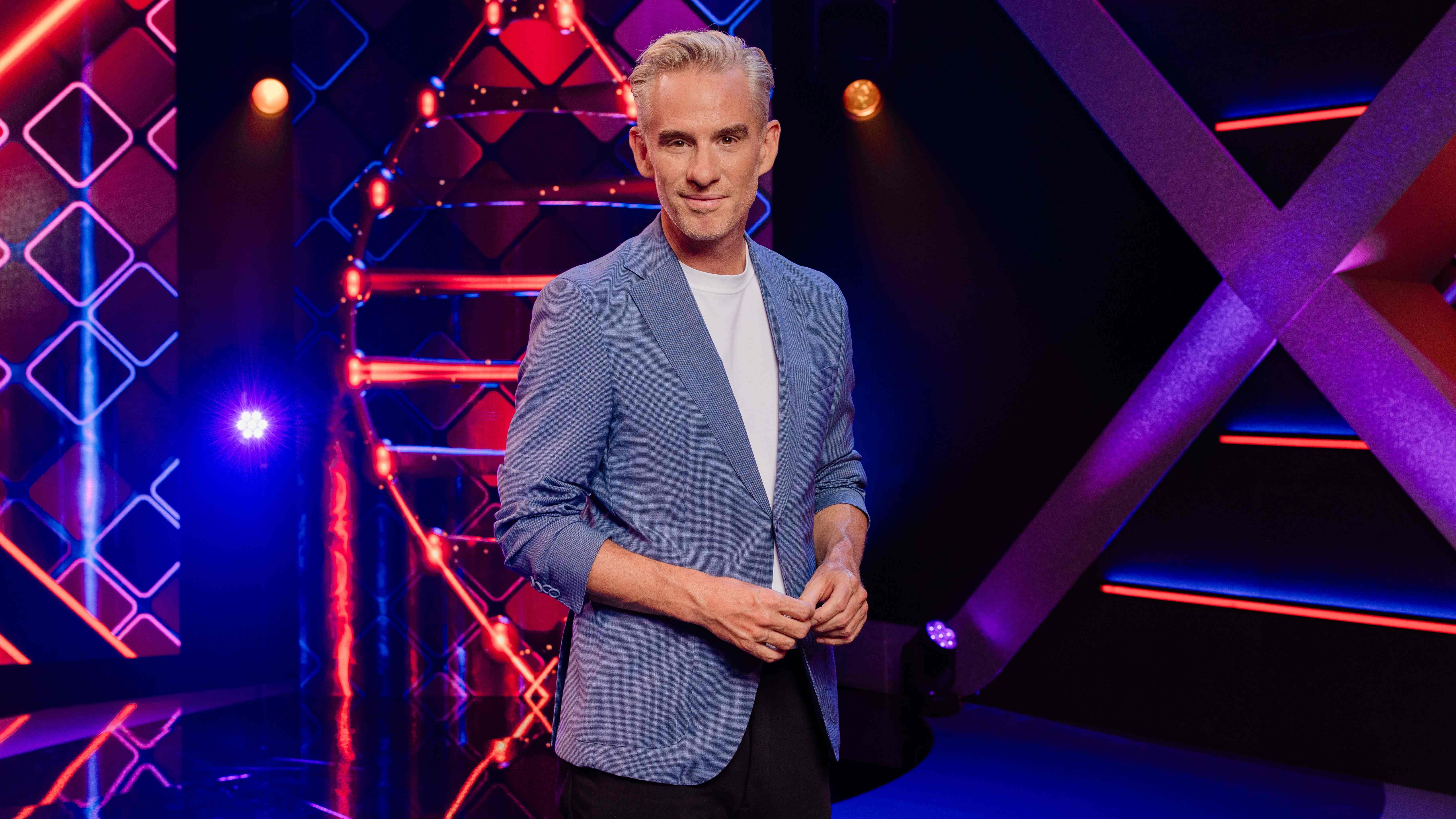 Art Rooijakkers keert terug op tv na stemband-operatie: 'Ga goed voor ...