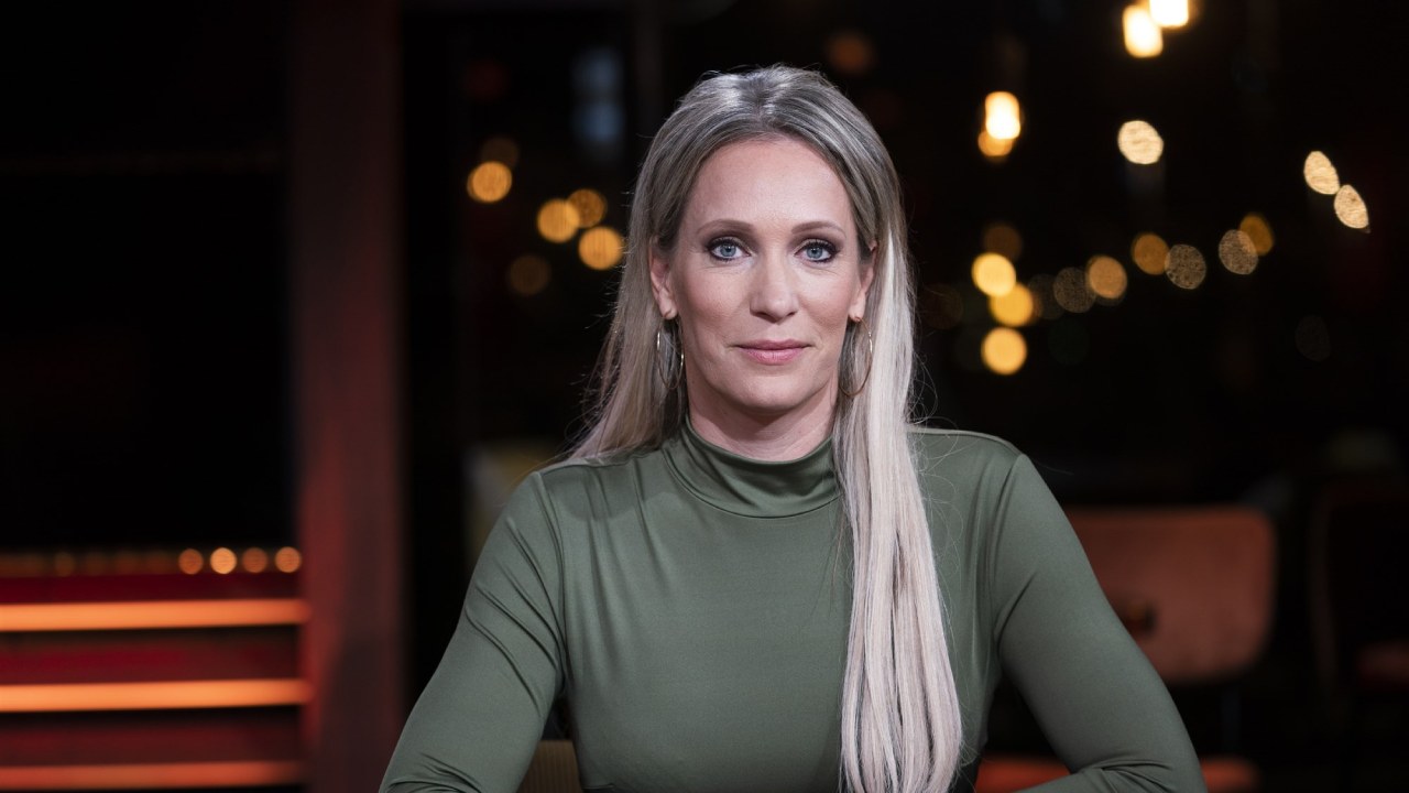 Hélène Hendriks neemt met 'haar' De Oranjezomer het stokje over van ...