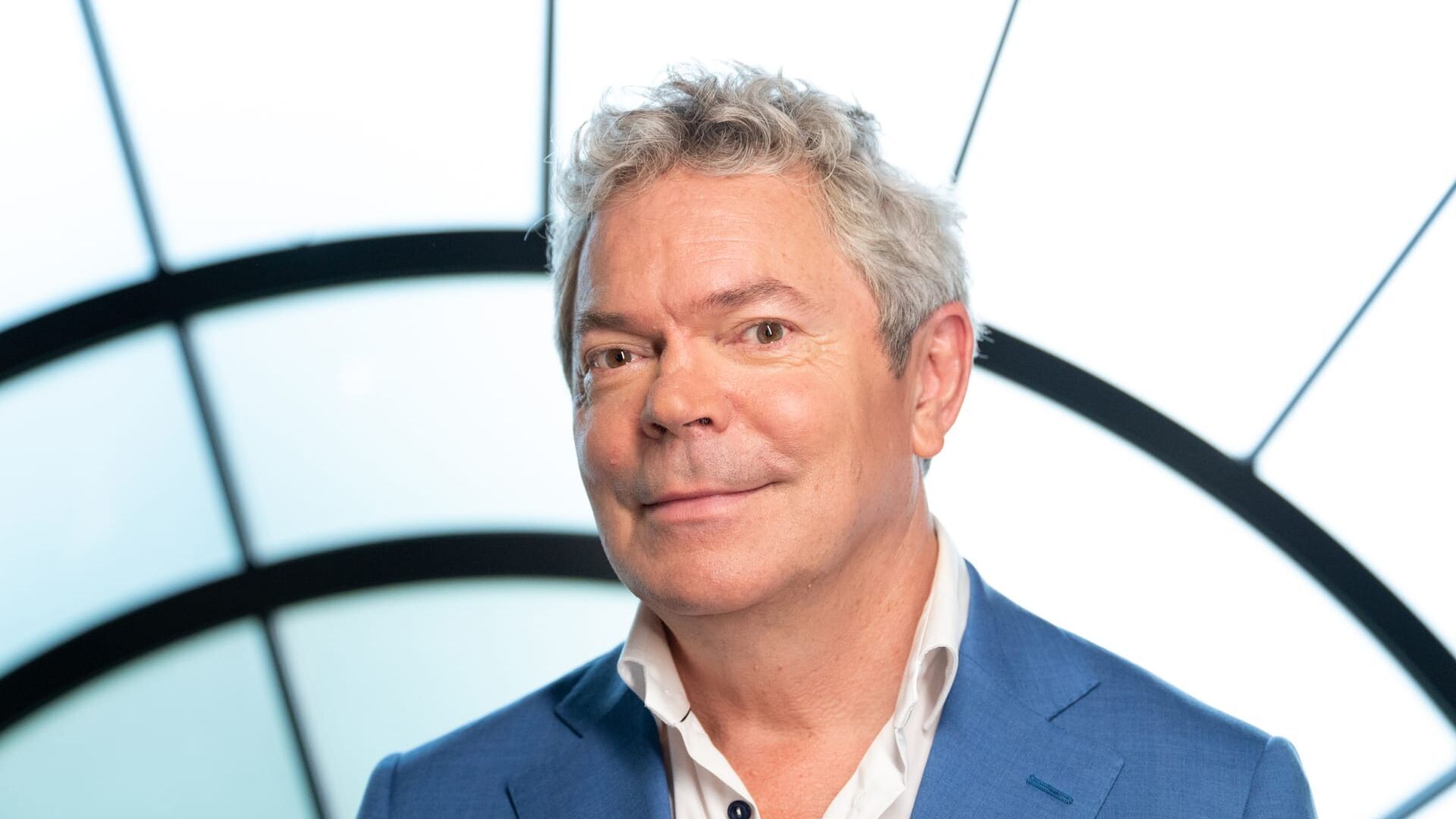 Coen Verbraak trapt het nieuwe seizoen van Over Leven af met Jan Siebelink - TVgids.nl