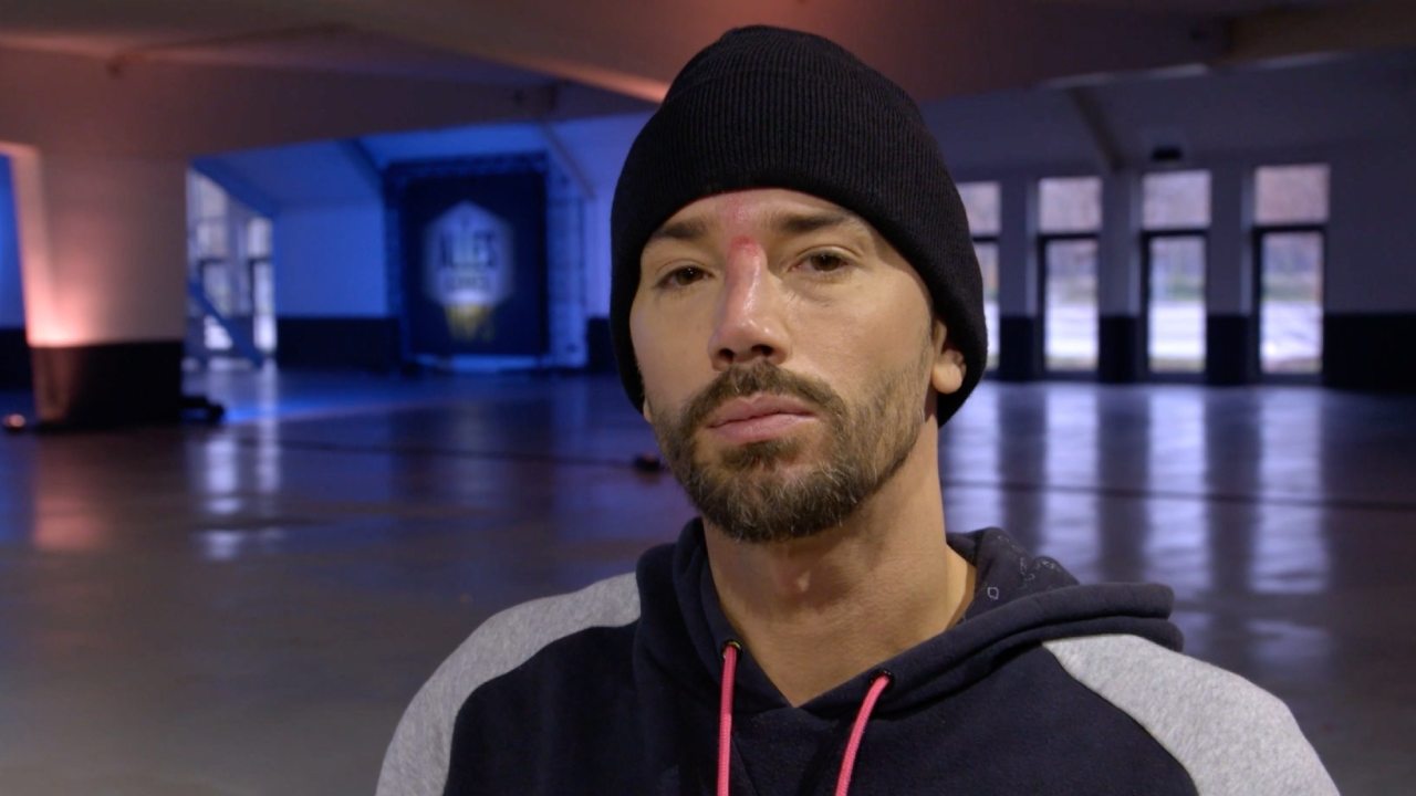 Video: ChipZ-zanger Peter Rost raakt gewond in De Alleskunner VIPS - TVgids.nl