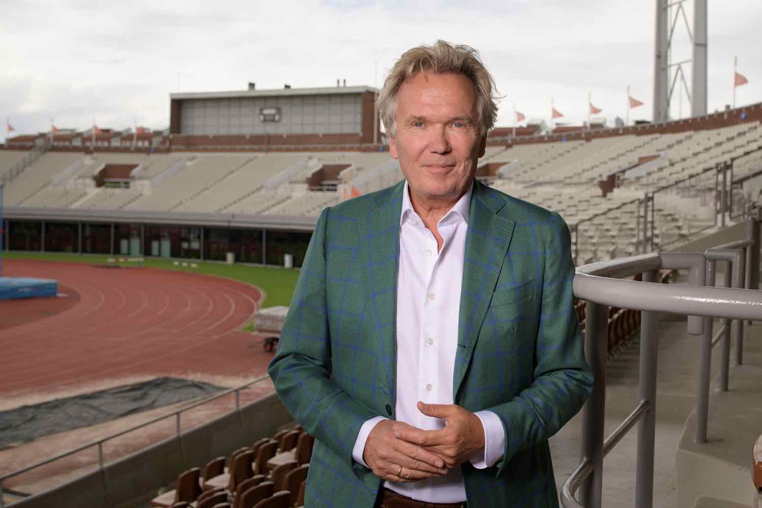 Tom Egbers wil weer op tv, presentator spant kort geding aan tegen NOS - TVgids.nl