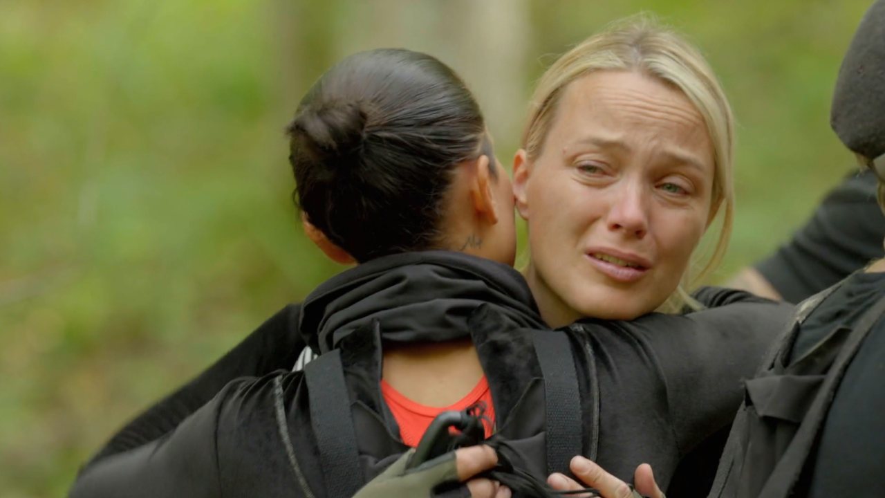 No Way Back VIPS-deelnemers staan oog in oog met een beer - TVgids.nl