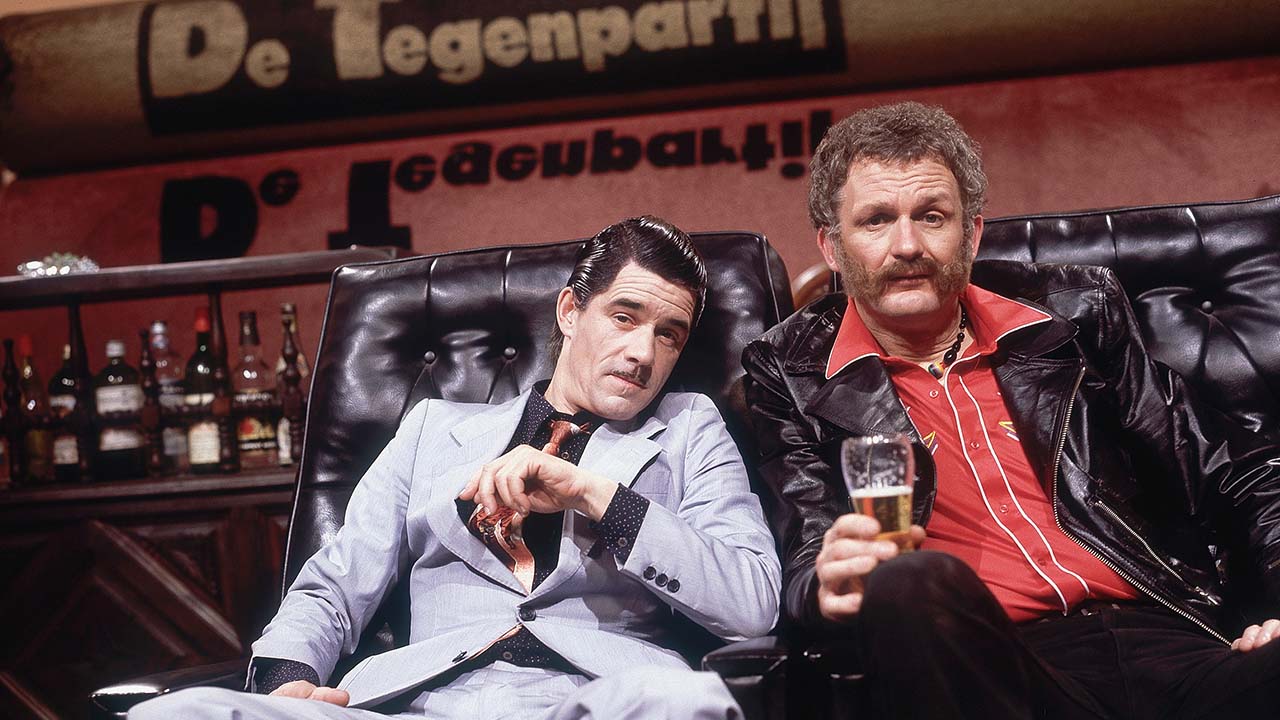 Special over de legendarische typetjes van Kees van Kooten en Wim de ...